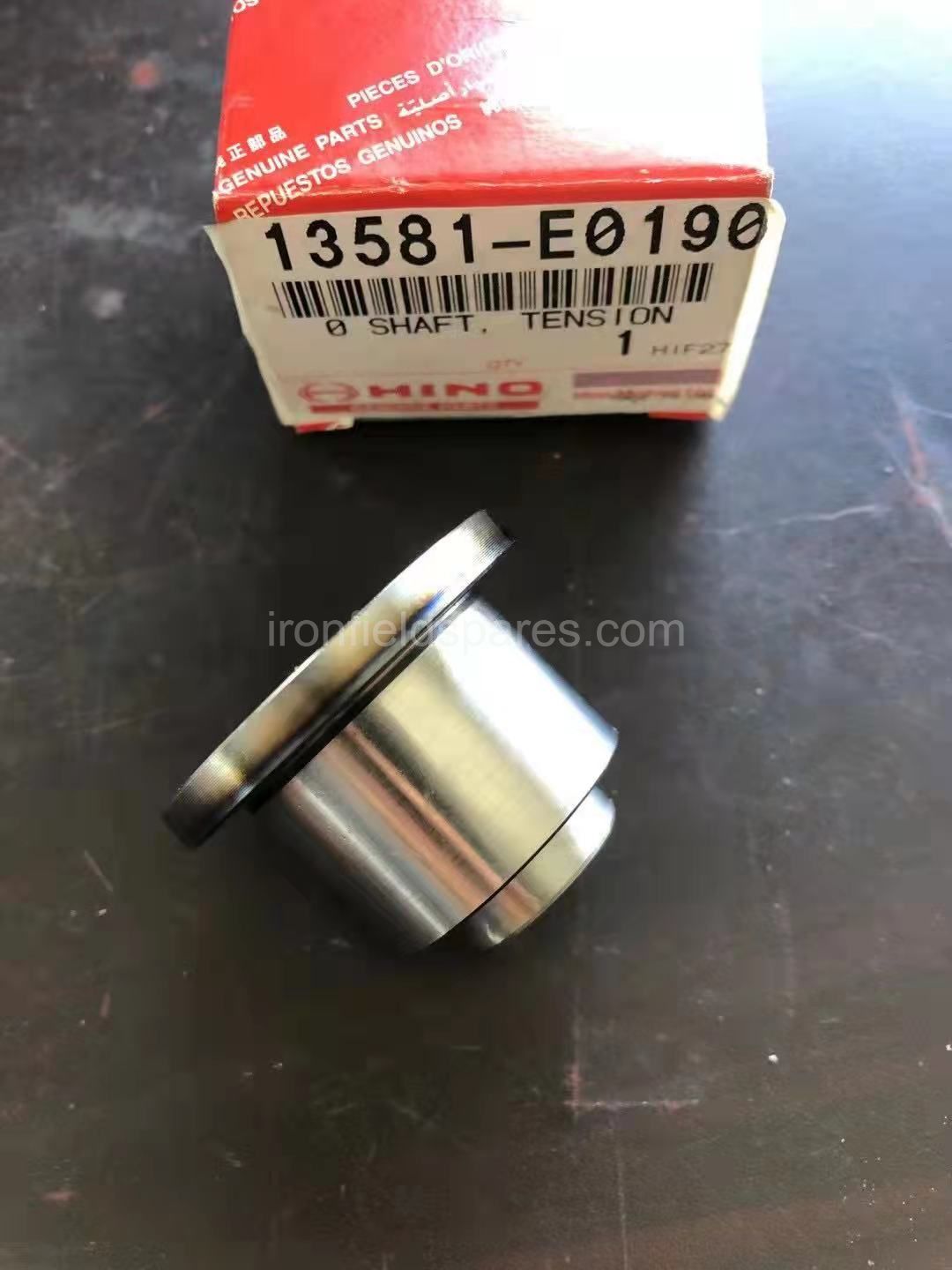 13581-E0190 KOBELCO SK200-8 Idle Gear Shaft